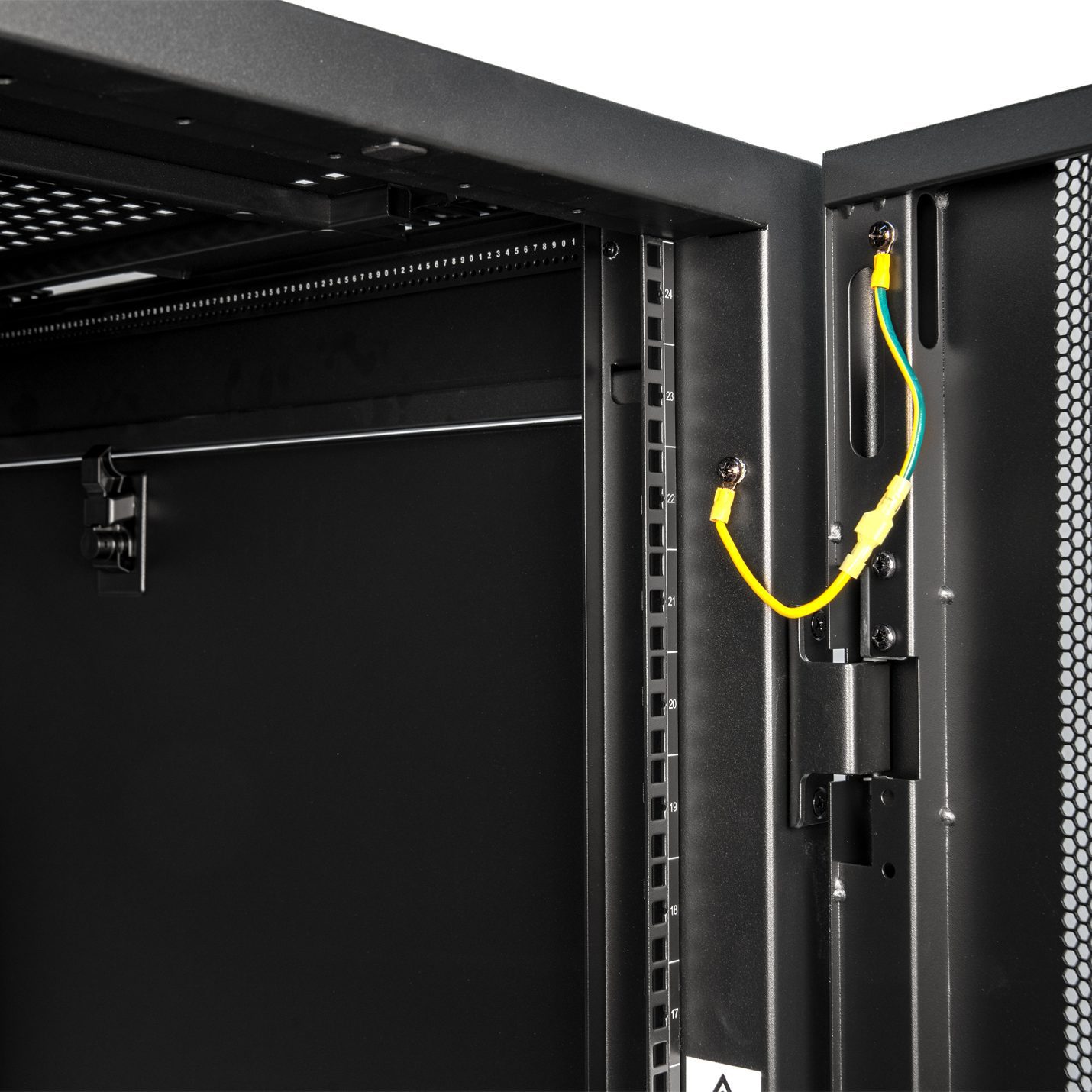 SolidRack R3104 Rack 24U Enclosure With Side Panels - Assembled