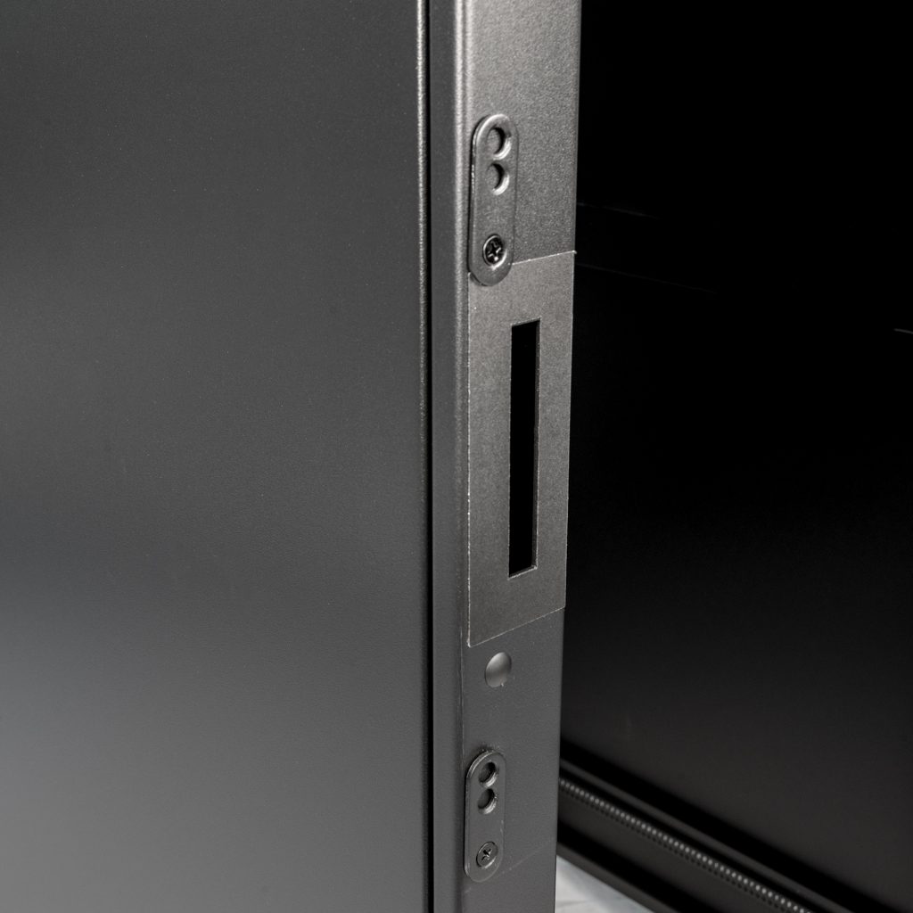 SolidRack R3104 Rack 24U Enclosure With Side Panels - Assembled